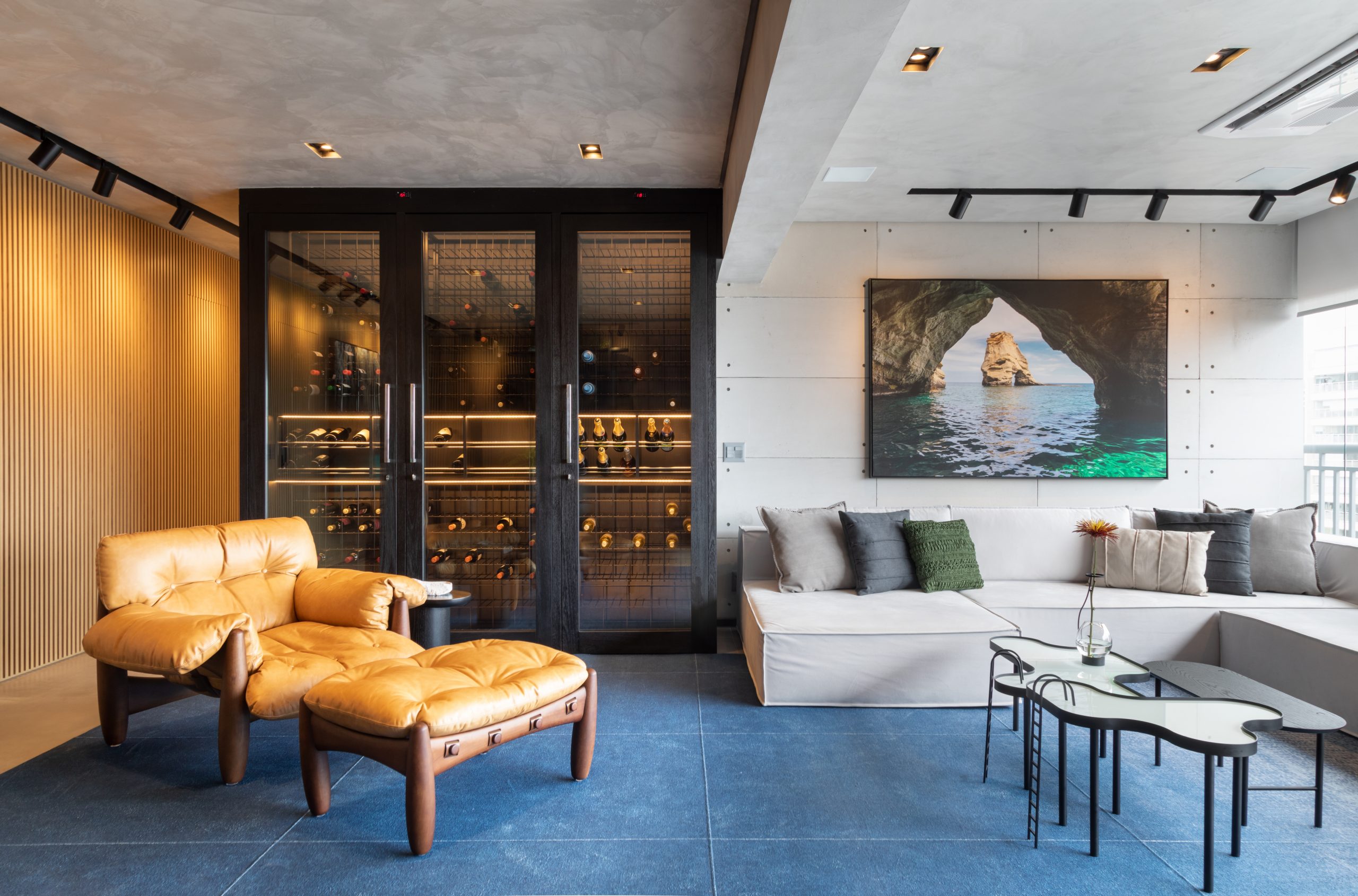 Penthouse Mocca reimagina o conceito industrial para receber com